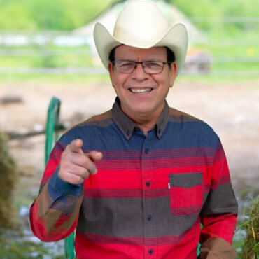 Toño – Toño 93.9 FM